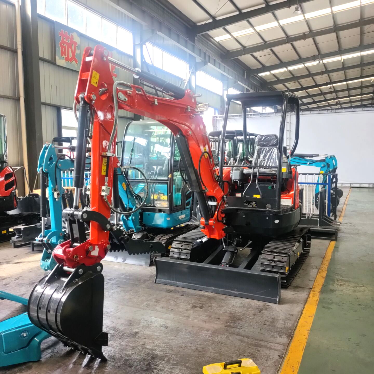 Cheapest Chinese Mini Excavators in 2024 - 齐陆挖掘机